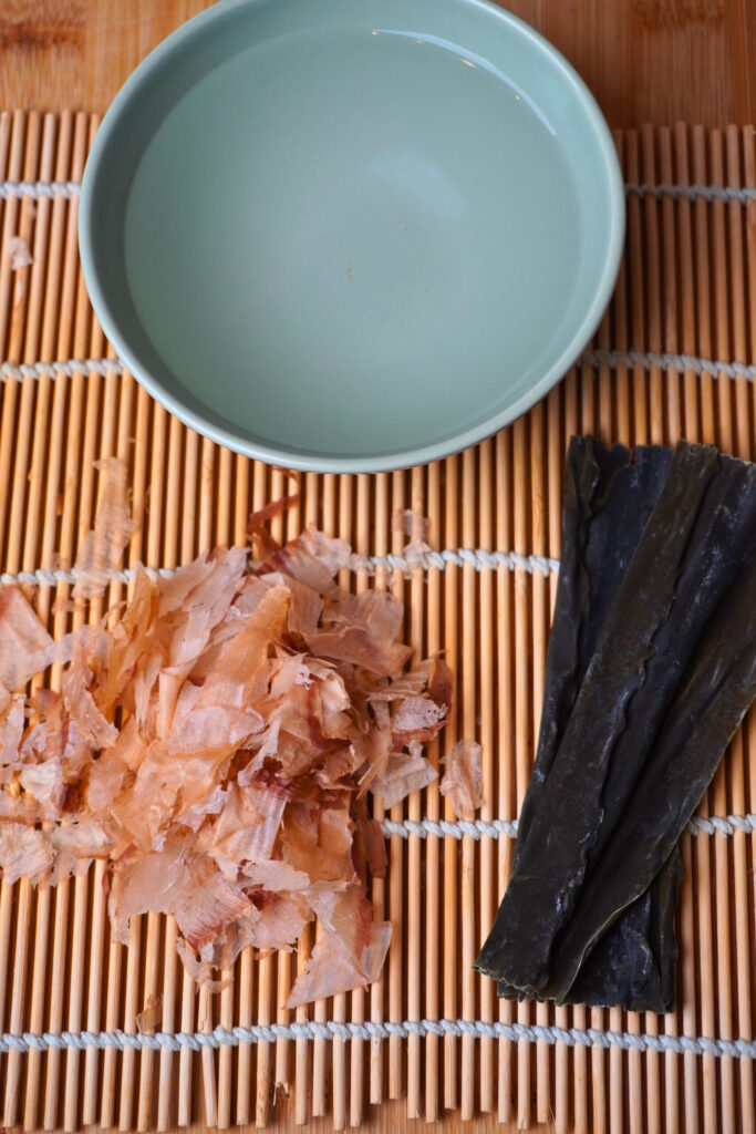 Dashi selber machen - einfaches Rezept für japanische Brühe